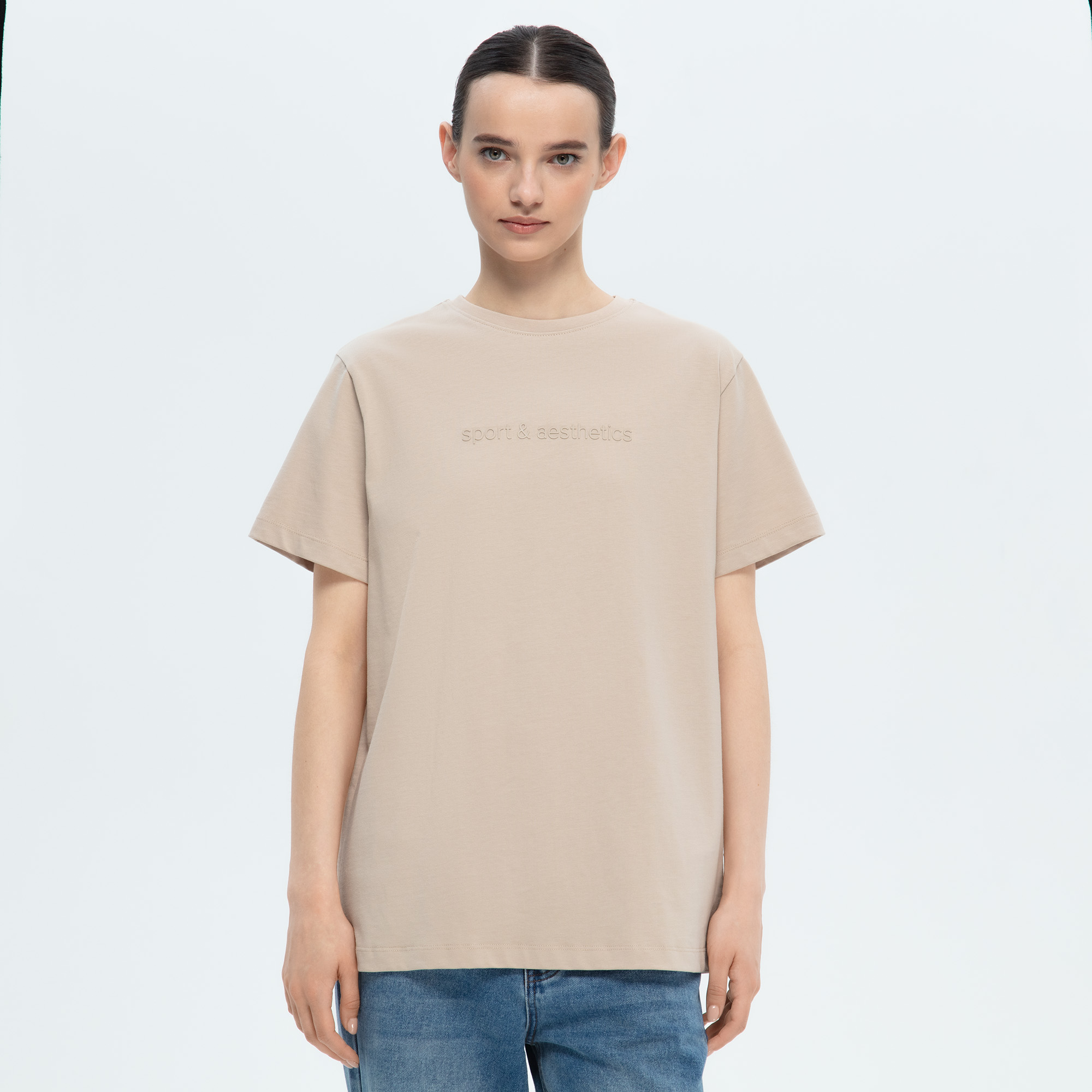 Женская футболка AMAZING RED SS Tee цвет бежевый арт AR-TEE-W-SS25-109 ...